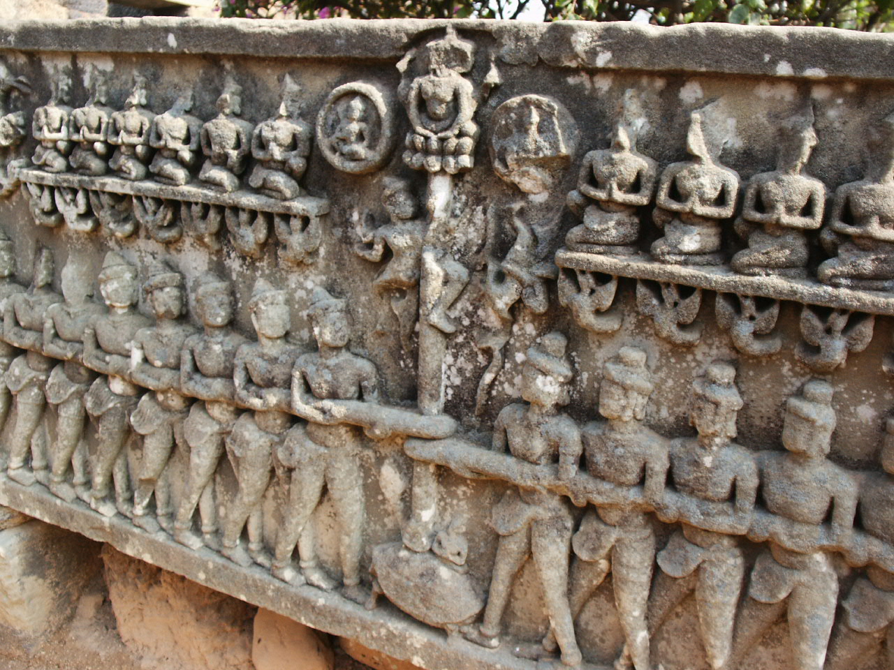 hindouisme et art khmer: Le barattage de la mer de lait