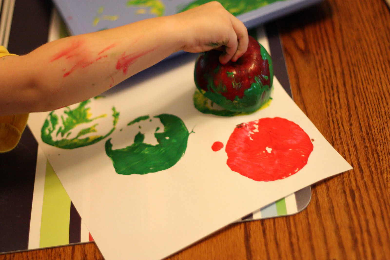 Apple *Star* Stamping - I Can Teach My Child!