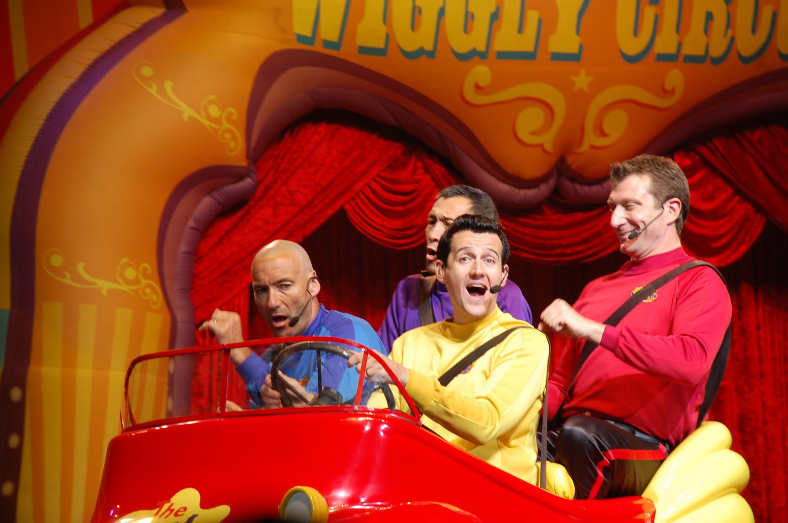 Long Island Mom x 2: The Wiggles Wiggly Circus Live! Review...