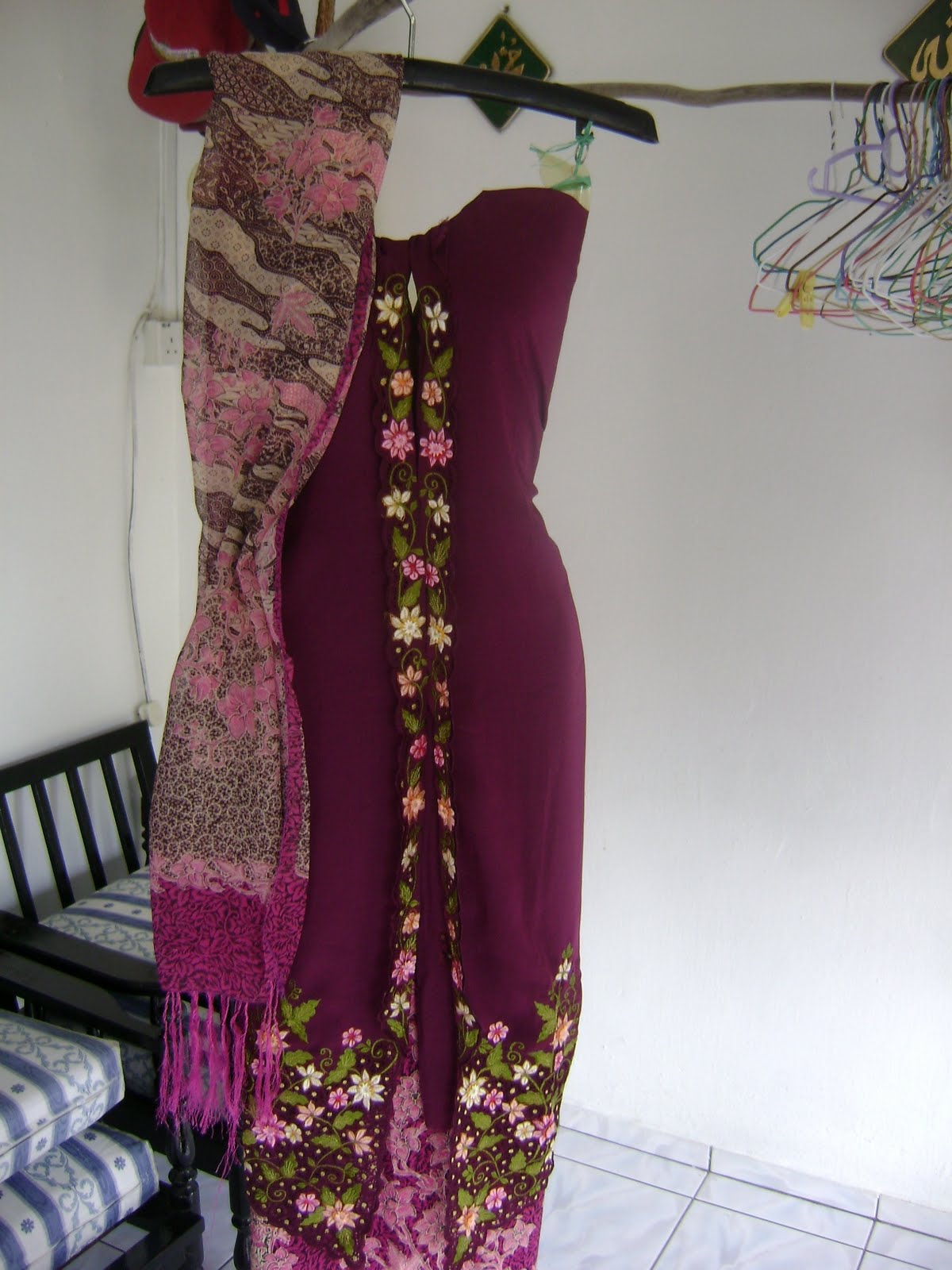 ~HeaVeNLy StuNNiNg~: KAIN KEBAYA BUNGA TIMBUL