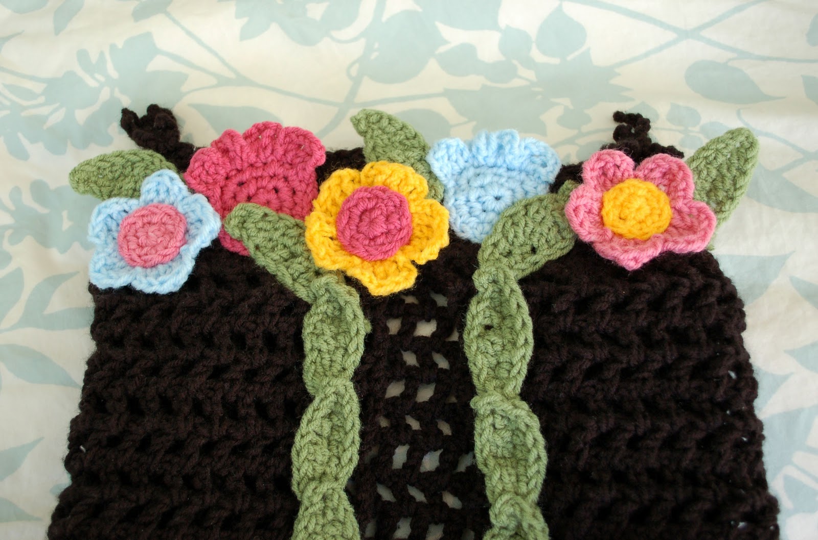 Alli Crafts: Free Pattern: Tulip-like Flower Applique