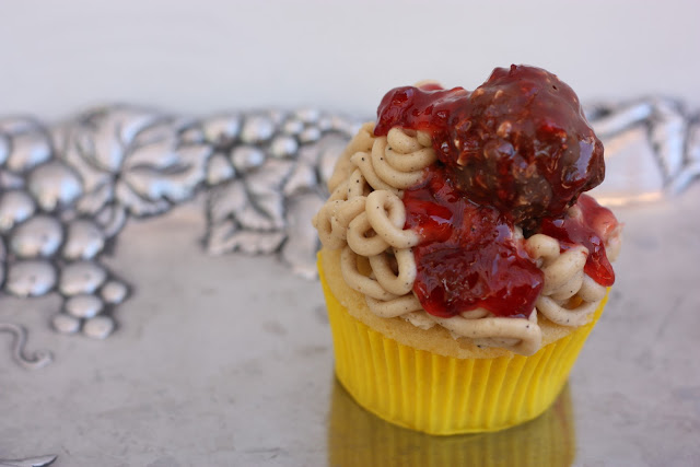 Smiley's Sweets and Creations: Spaghetti and Meatball Cupcake!