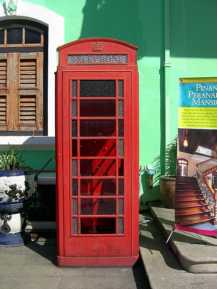 Melbourne Daily Photo: The Red Telephone Box (Theme Day - Red)