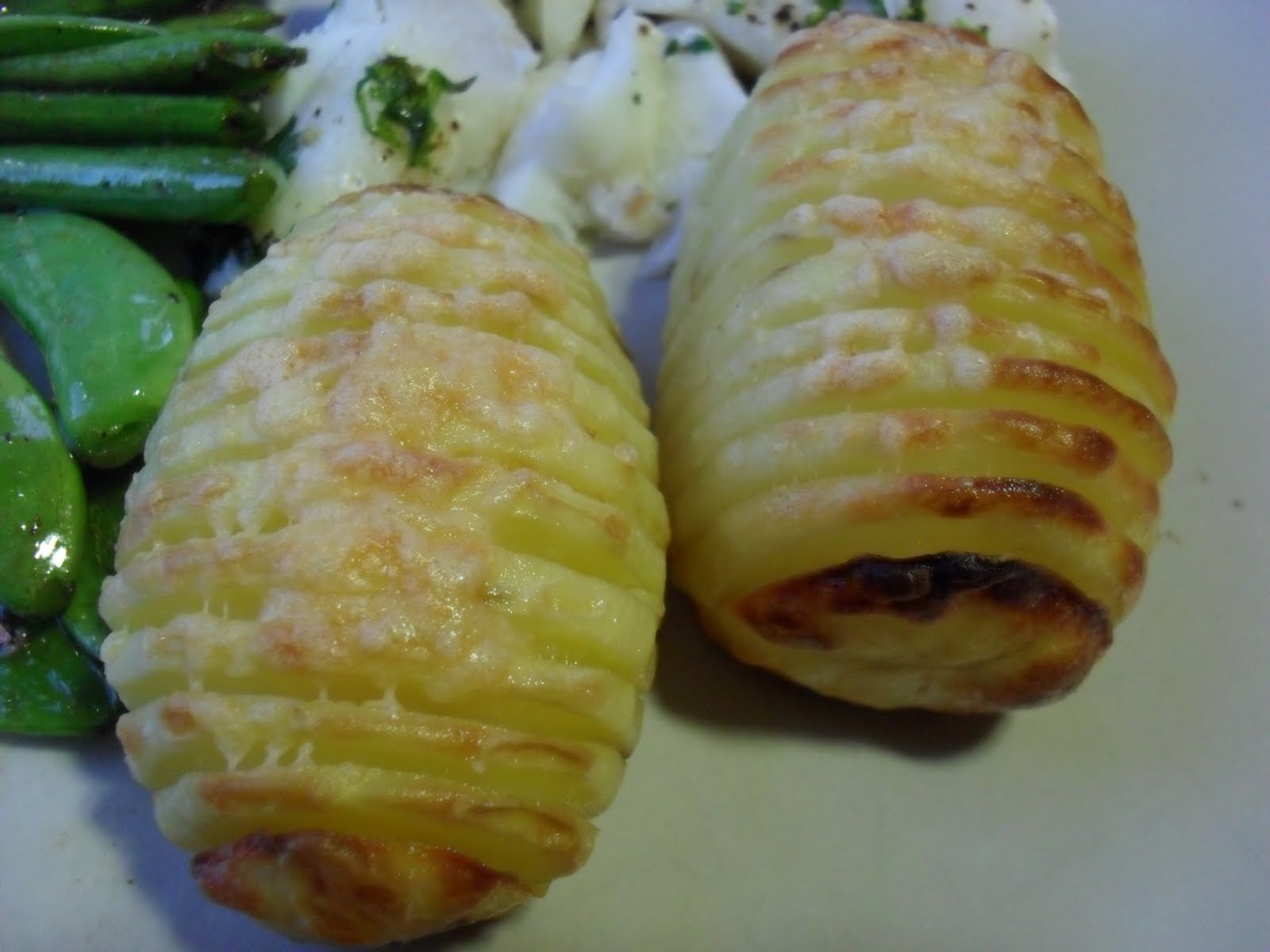 Holy macaroni!: Hasselbackpoteter med revet parmesan
