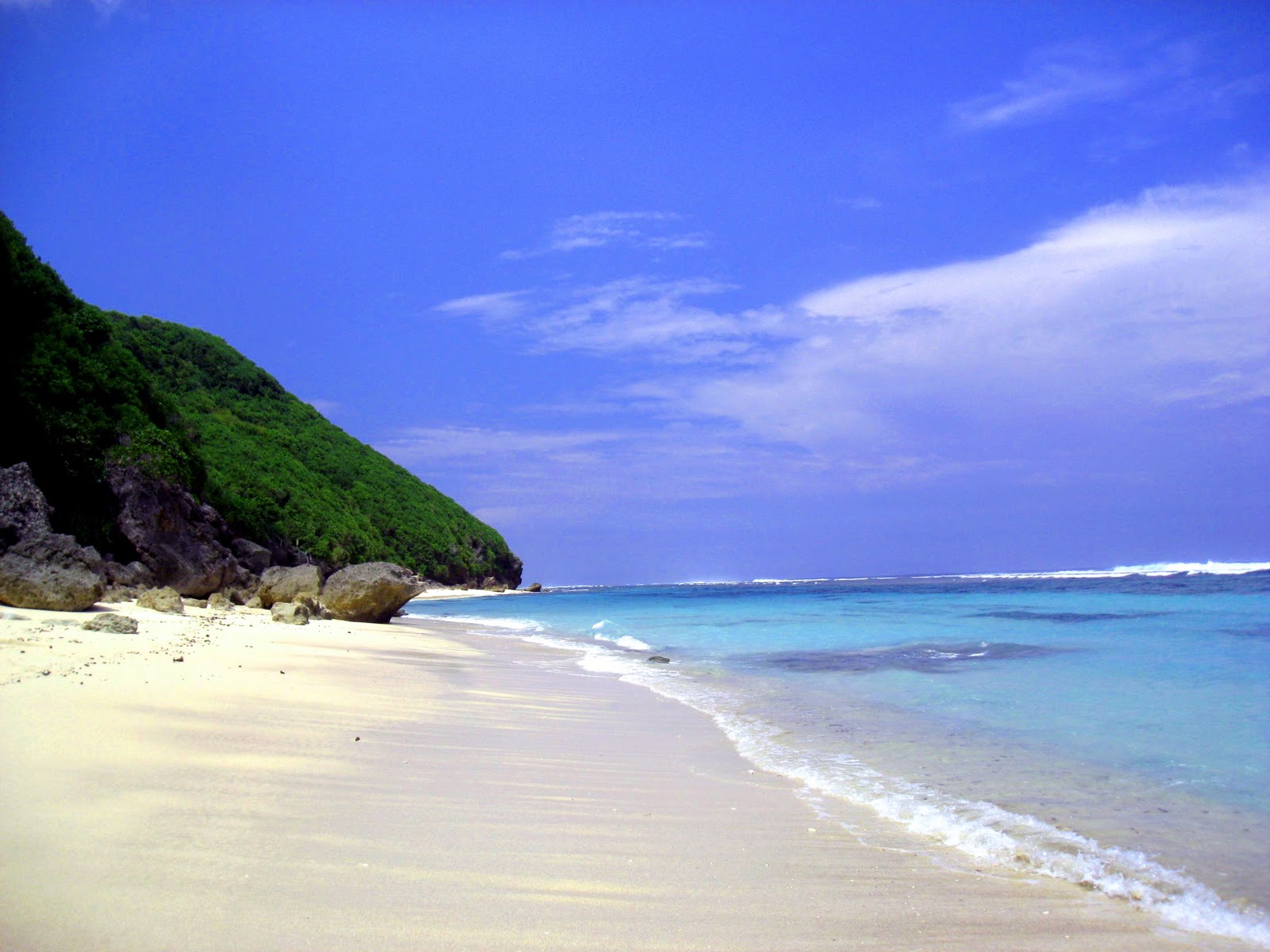 what around me is around you: lilo beach in bali, uluwatu