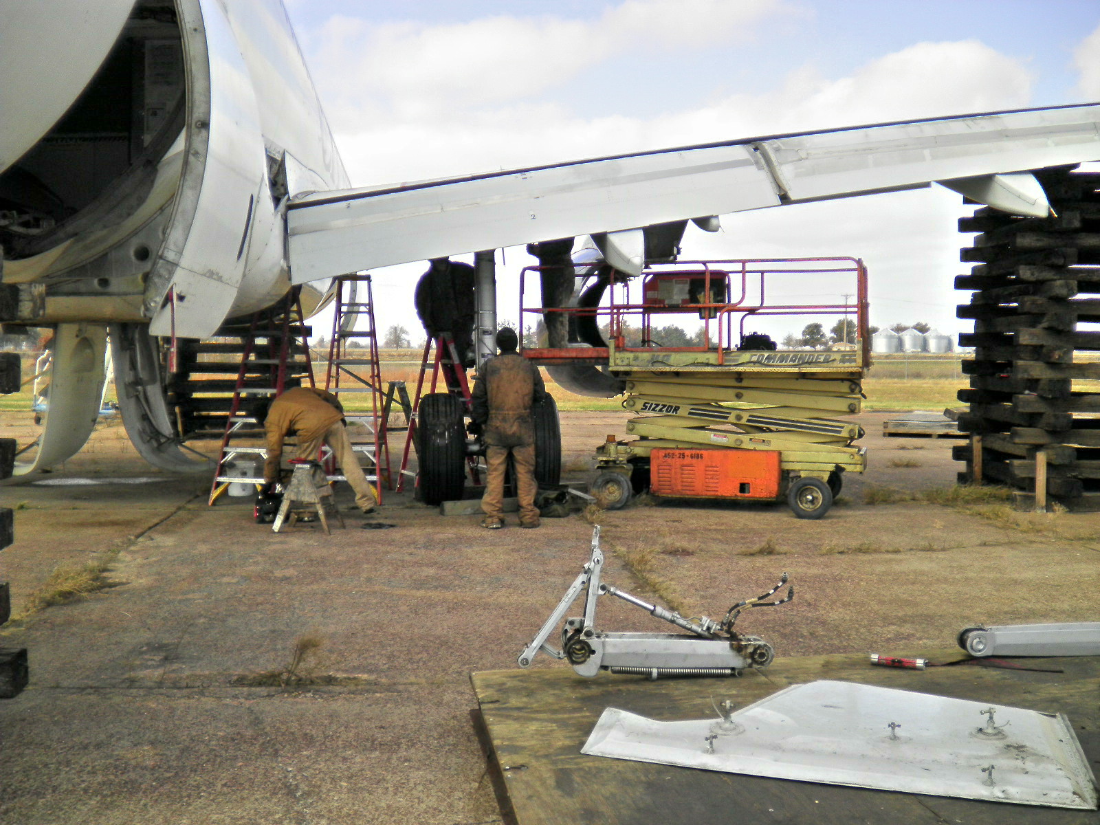 Universal Asset Management End of Life Recycling Program: A320 Landing ...