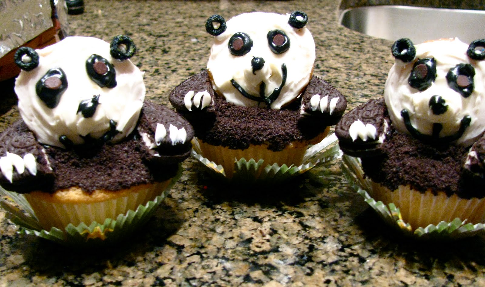 Lakeside Kitchen: Panda Cupcakes