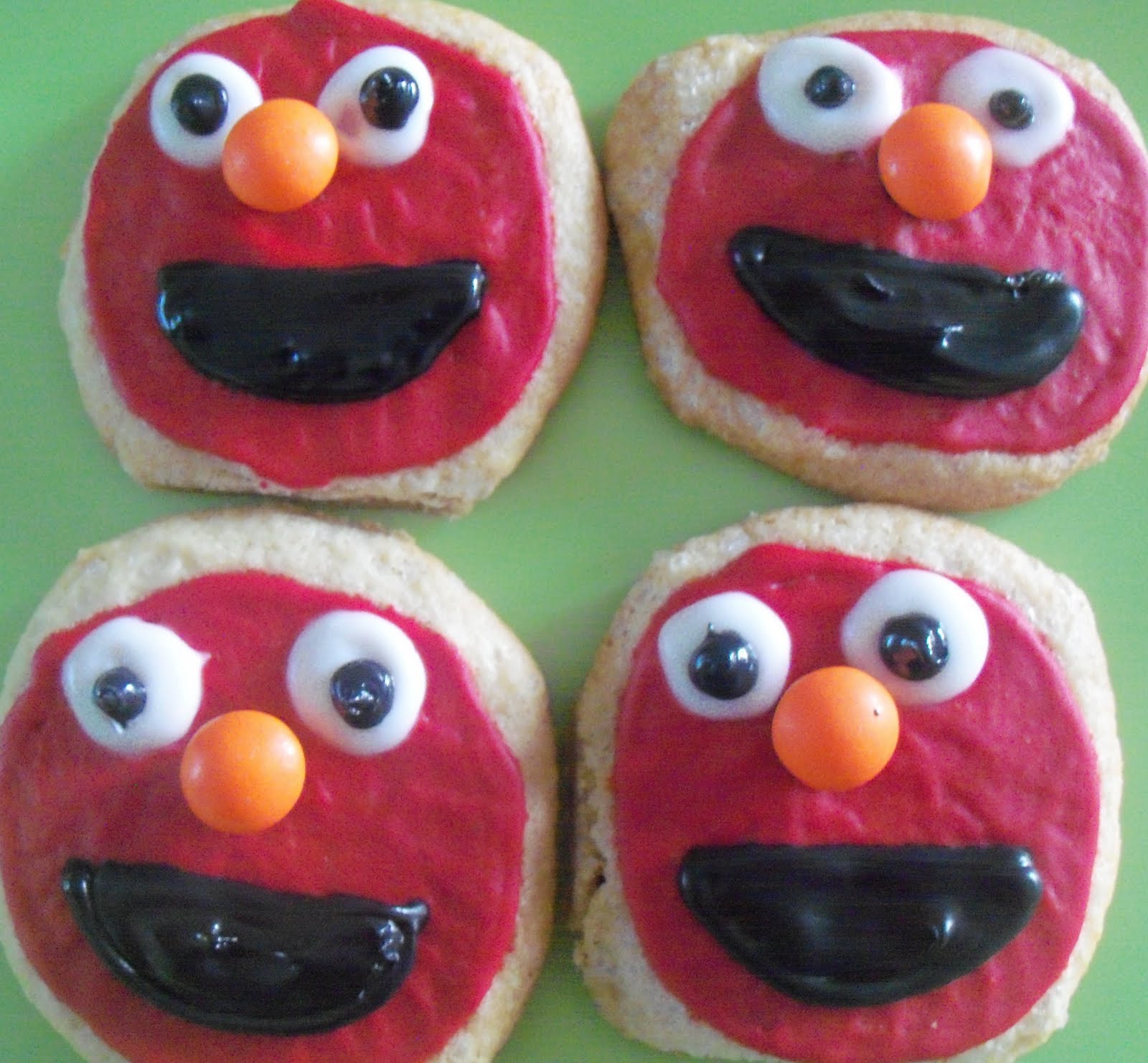 crafty dreams (so~nando manualidades): Quick ElMO cookies / Galletitas ...