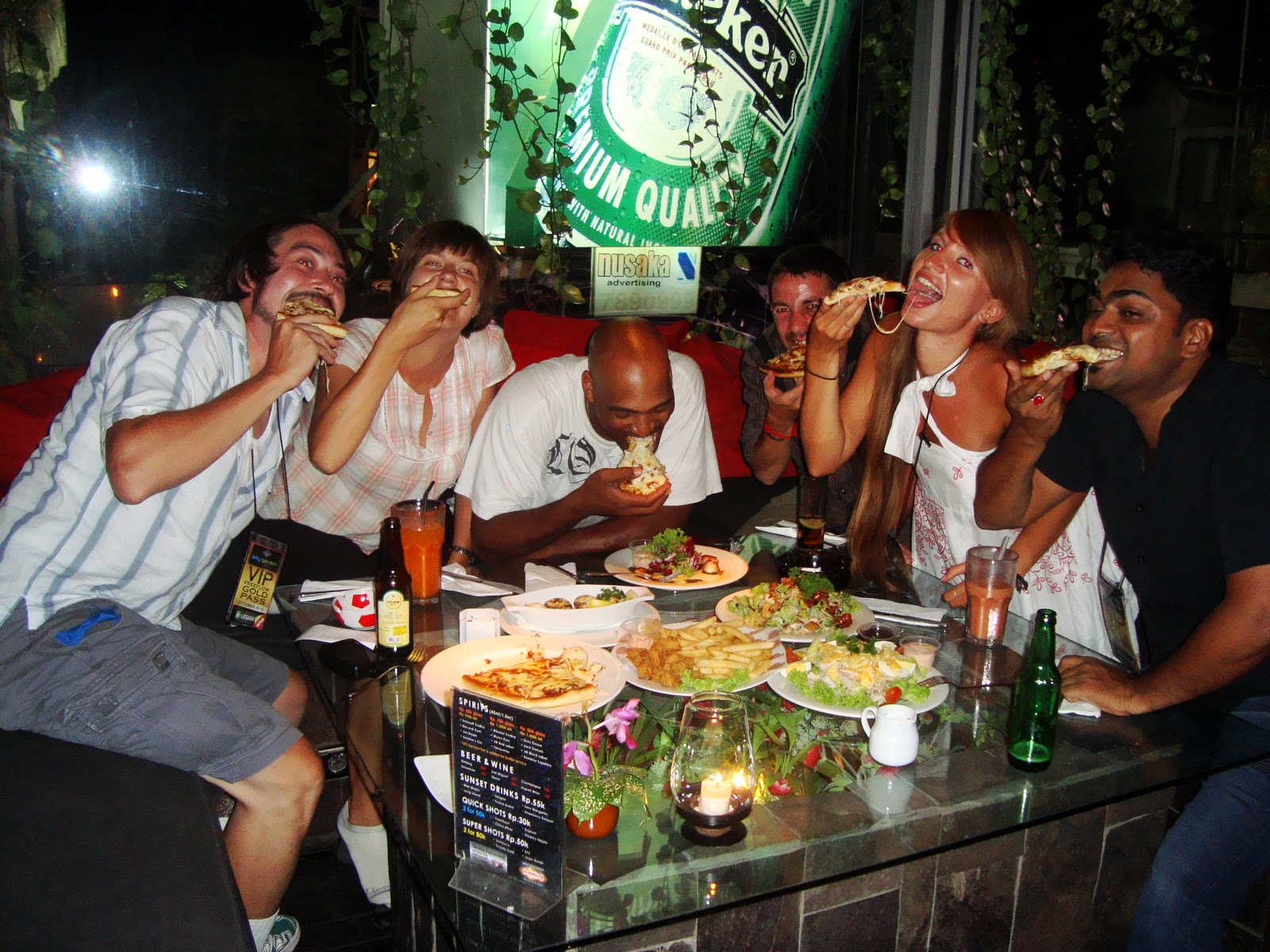 Winning in a dance contest in Kuta Bali | Magu Bee at World's End