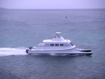 Freaque Waves: 'Wave piercing' boat design