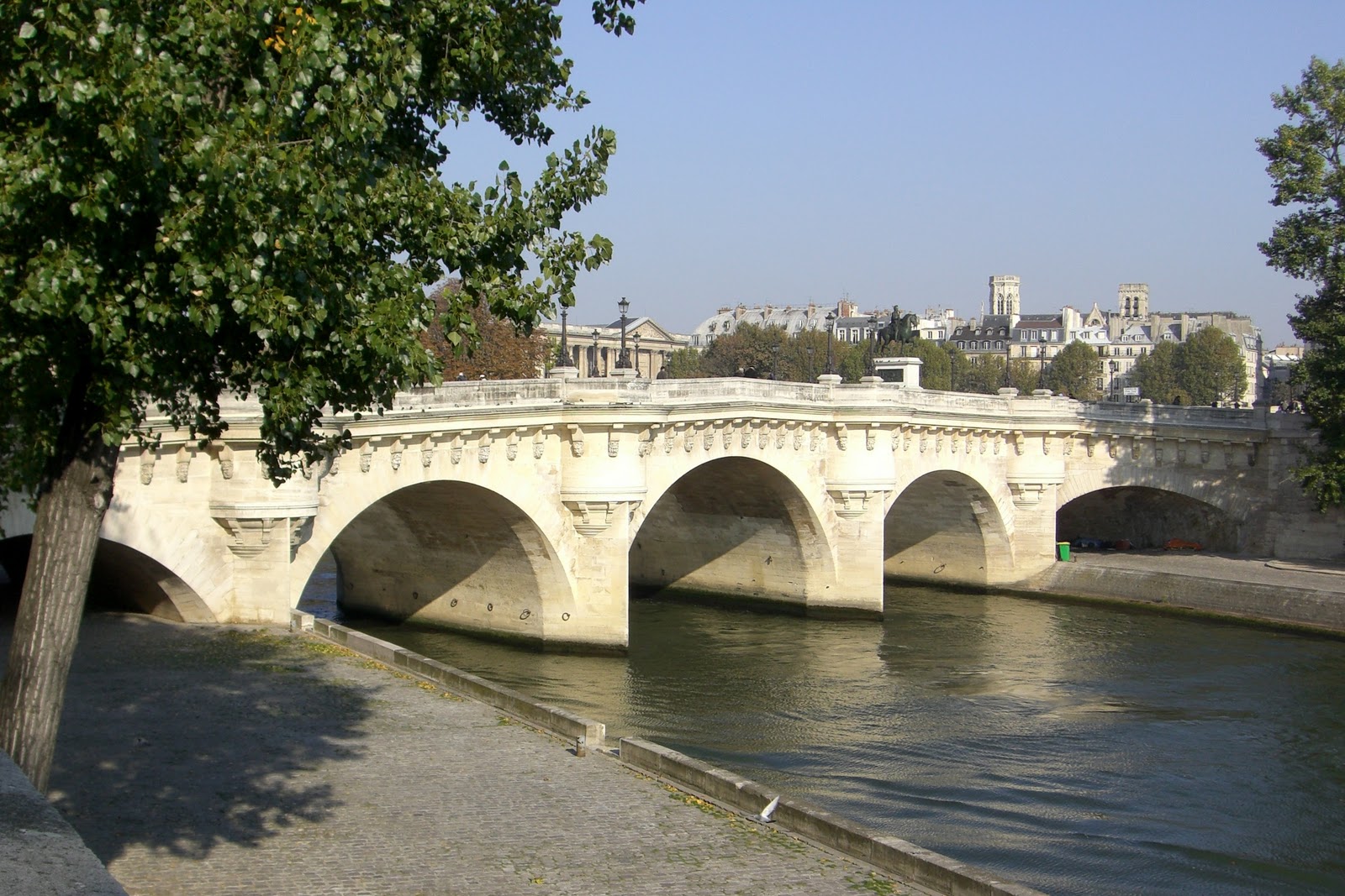 Paris, d'un pont à l'autre: Le Pont-Neuf, autrefois coeur battant