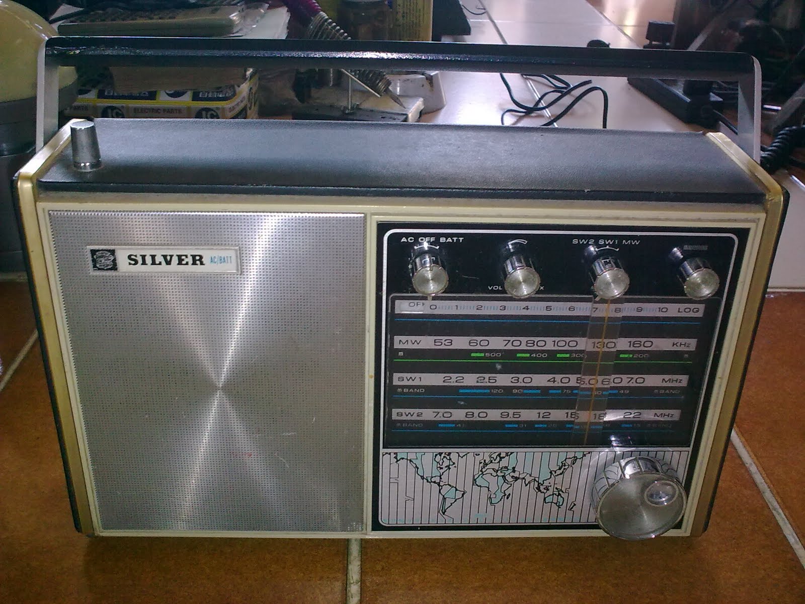 Djejak Masa: RADIO TRANSISTOR SILVER 3S323 (JAPAN)