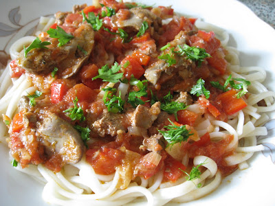 MihaeRa`s corner: Paste de orez cu ficatei in sos de rosii