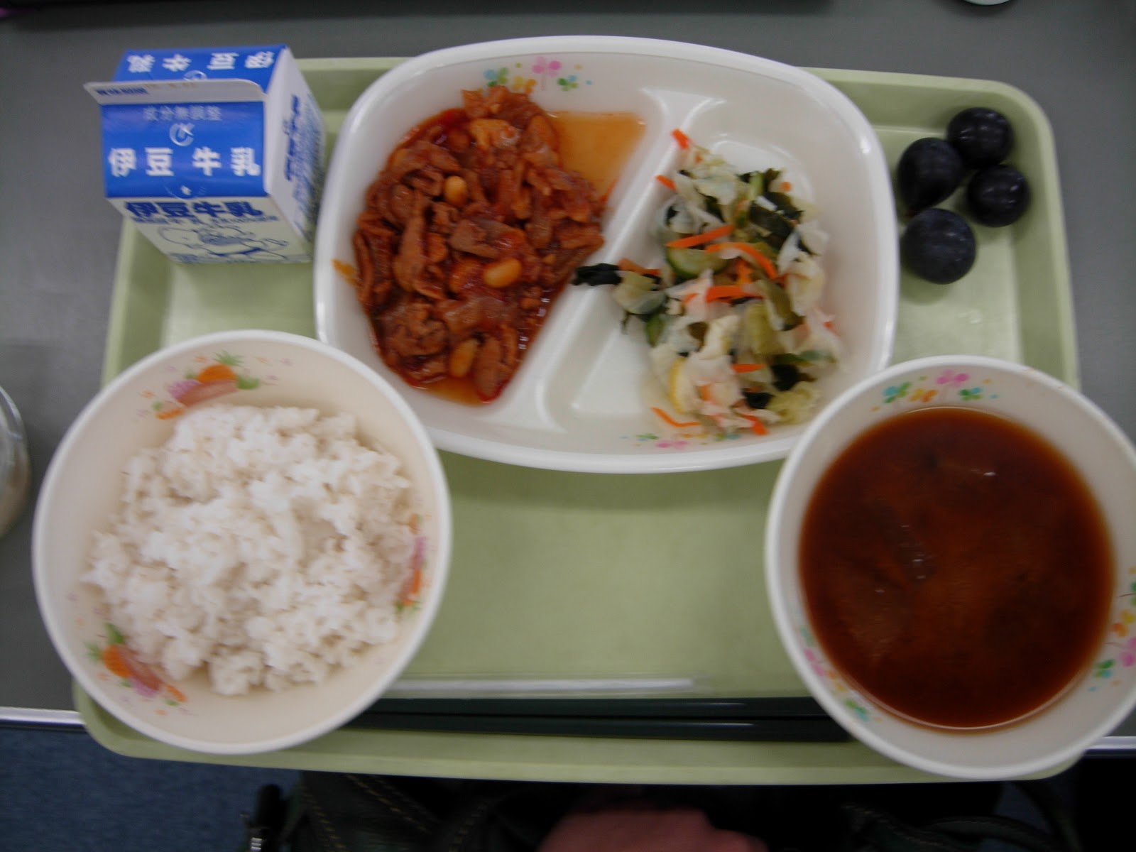 Lunch Time! Kyuushoku! ~ Jenna in Japan