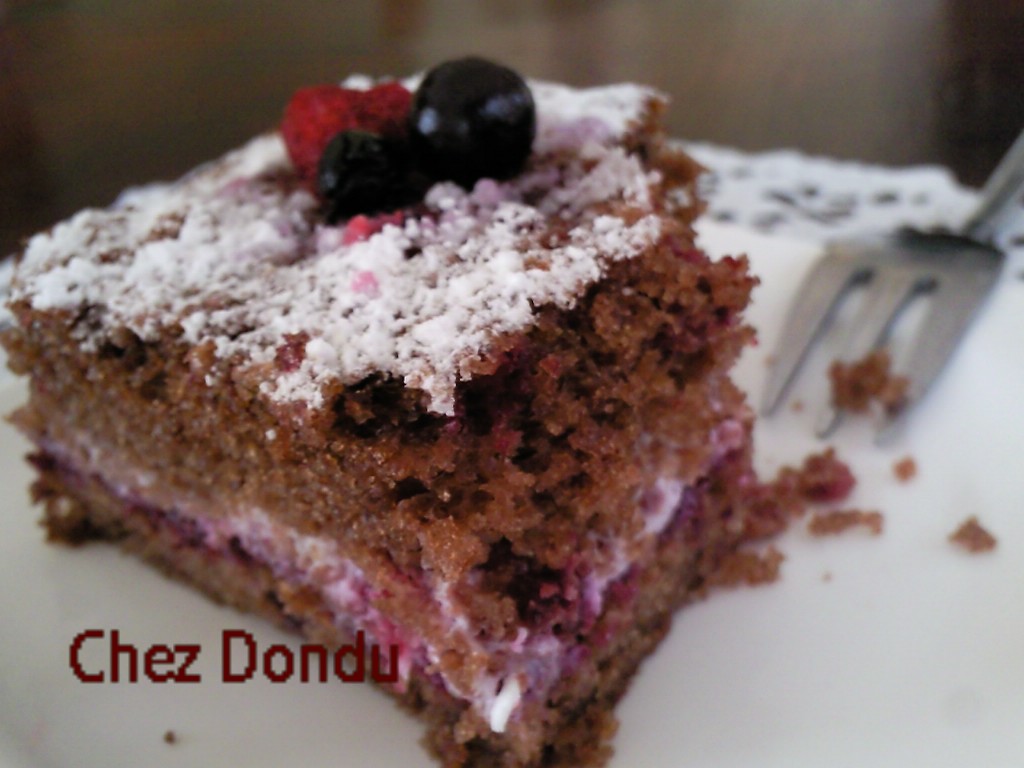 Envies de gâteaux: GATEAU DE CHOCOLAT AUX FRUITS ROUGES