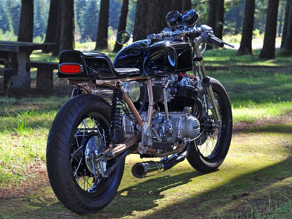 Cling on for dear life !!!: Phil's CB750 Café Racer