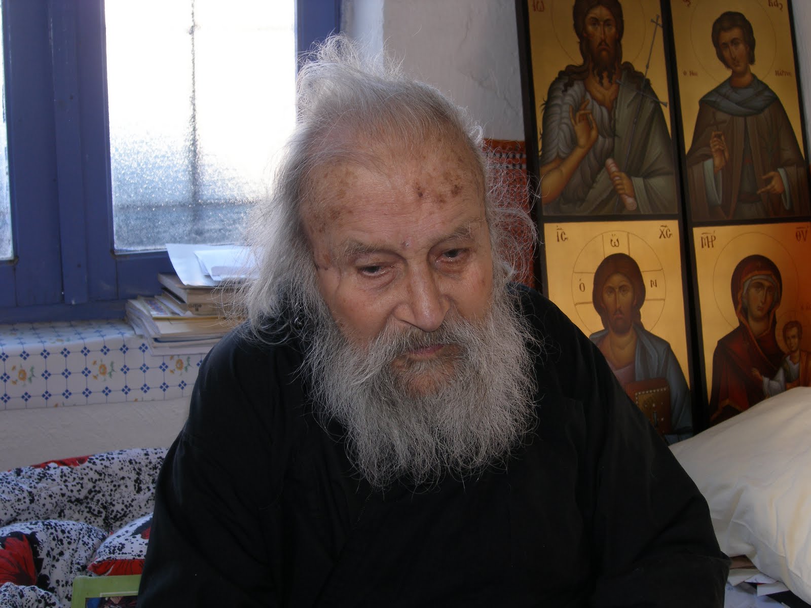 AHDONI: ο παπα Φωτης....
