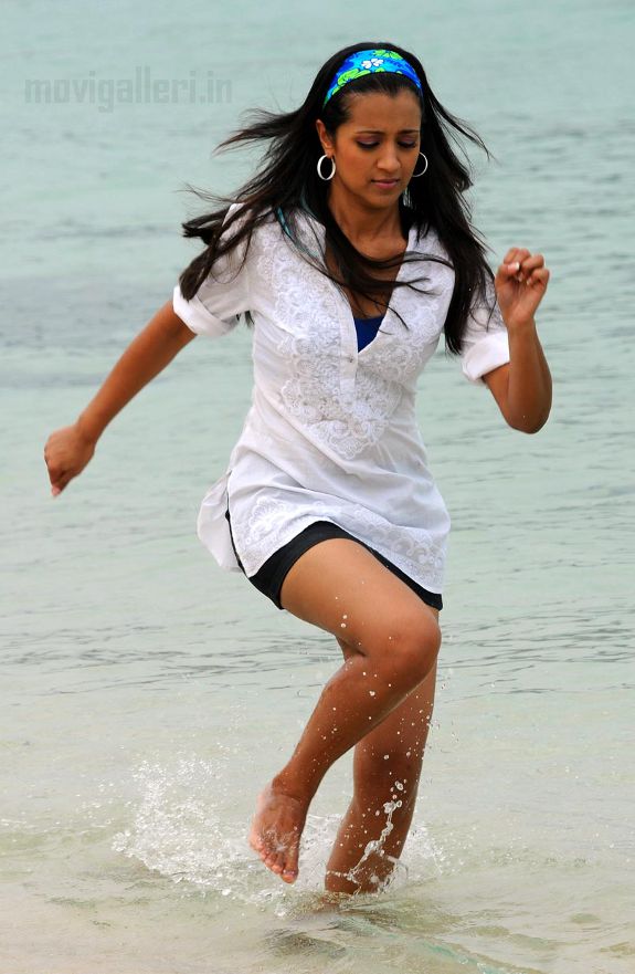 Trisha In Bikini In Sarvam