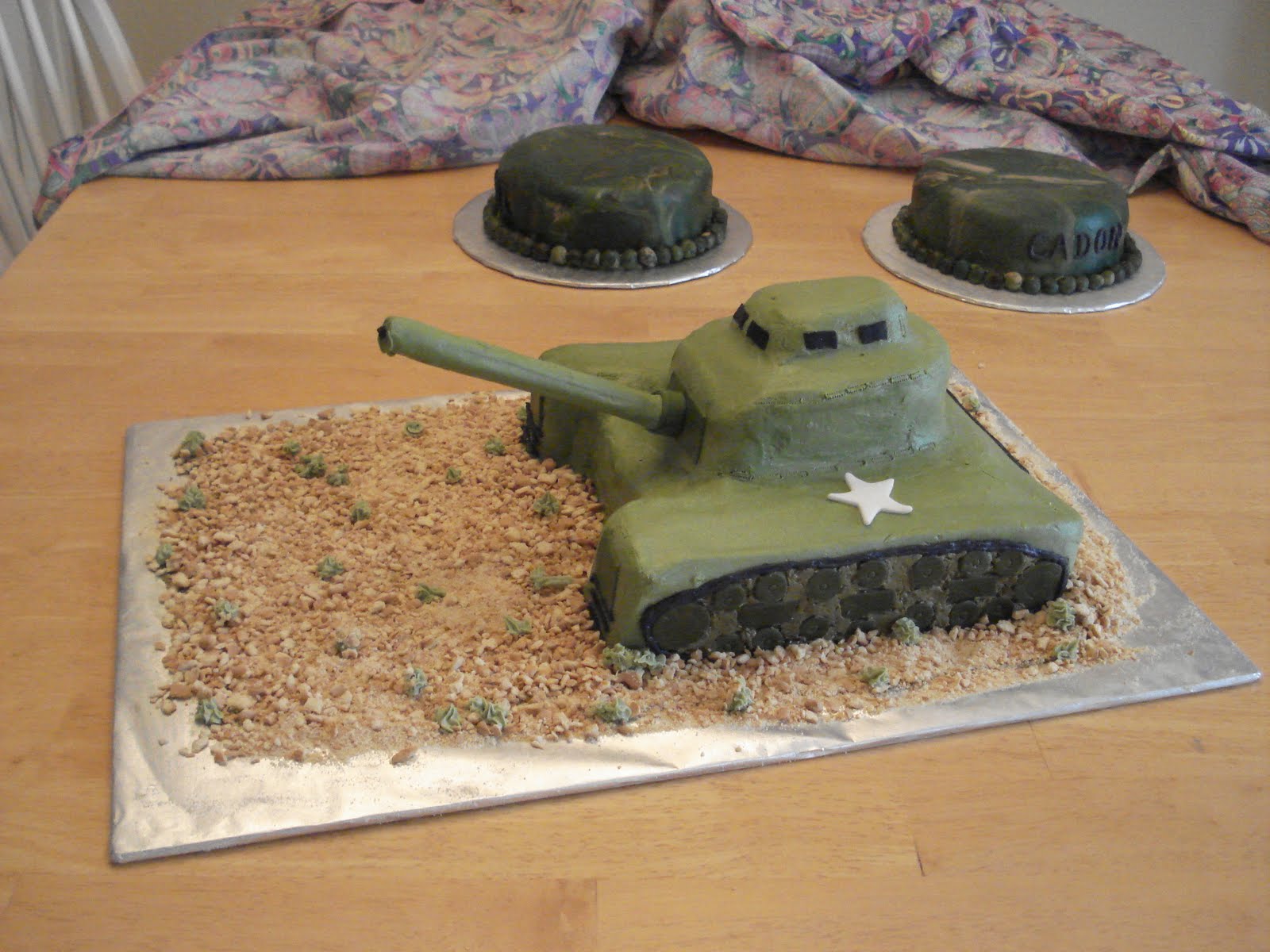 Kims Cakes and Crumbs: Army Tank Cake