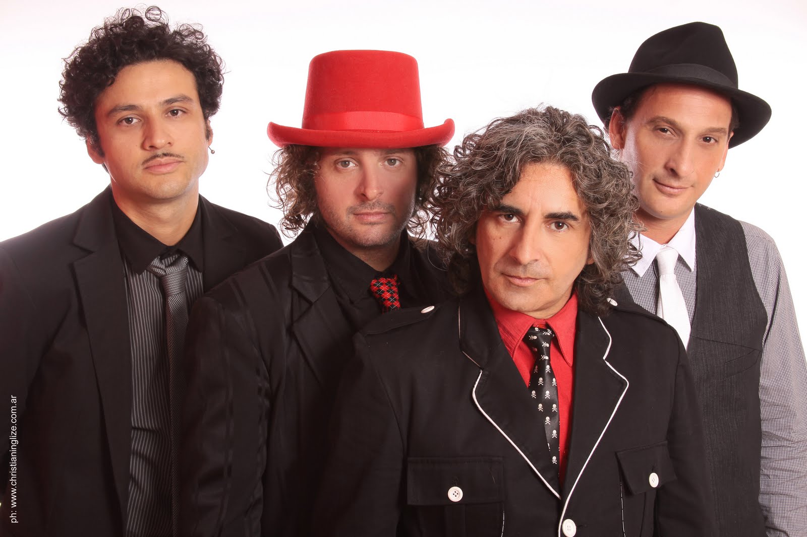 l a g r o s s a r o c k: LOS TIPITOS PRESENTAN Y ACTUAN