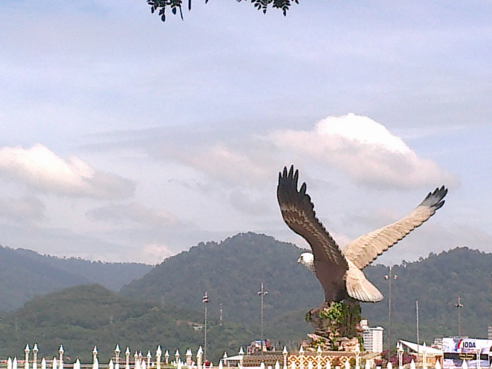 ~1001 RaS@ rENcAH k3h1dUpAN~: LANGKAWI (helang besar n us)