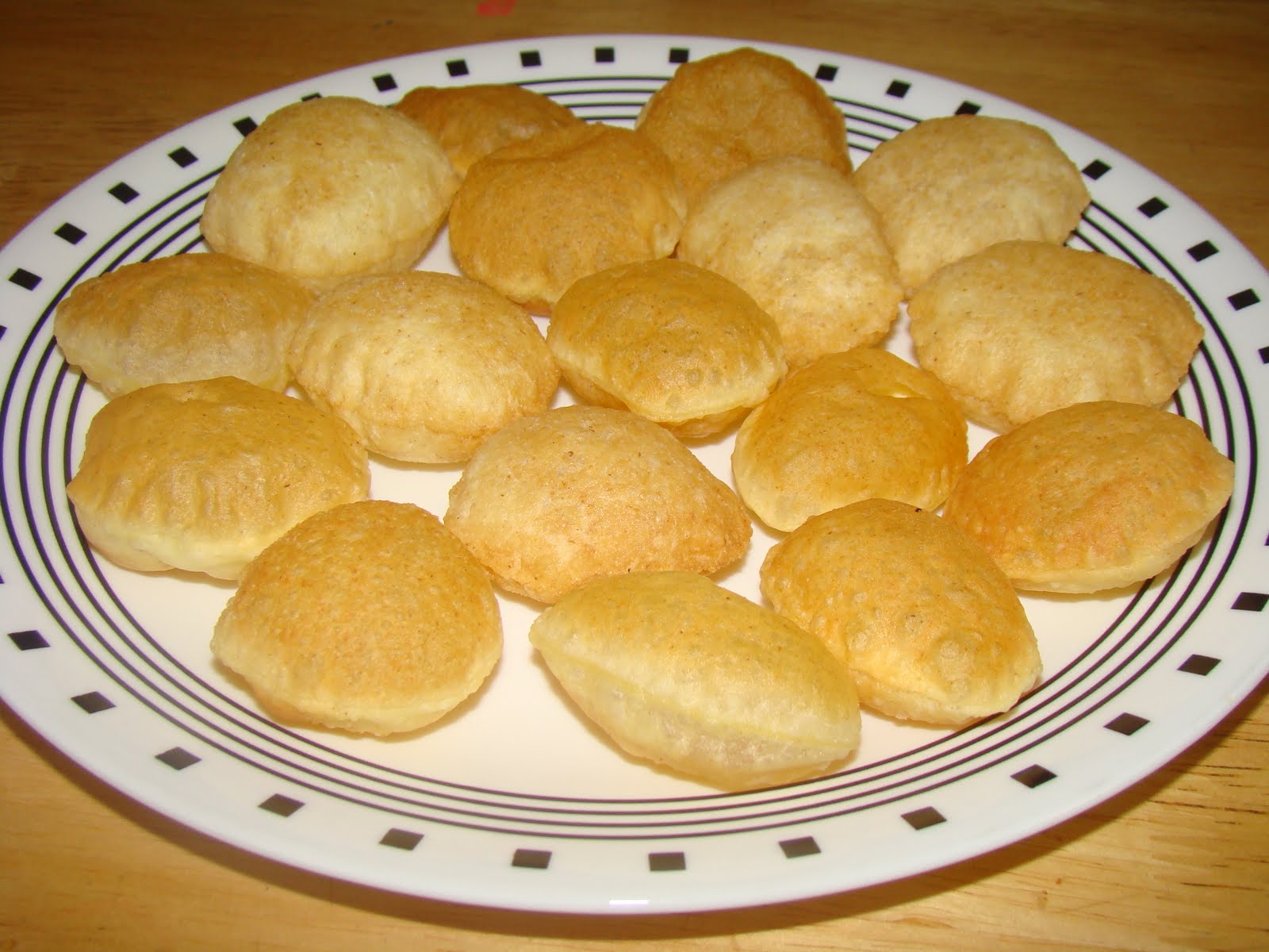 Vasavi's Recipes: Pani Puri - The making of Puri