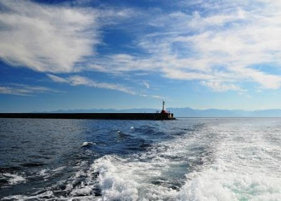 Images Across The Earth: Lighthouse, Ogden Point Breakwater, Victoria ...