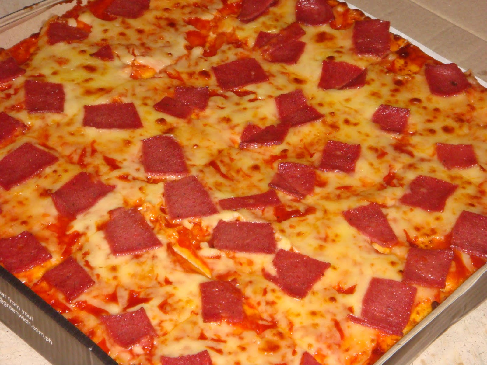 Kutsara at Tinidor: Greenwich Ham & Cheese Square Pizza