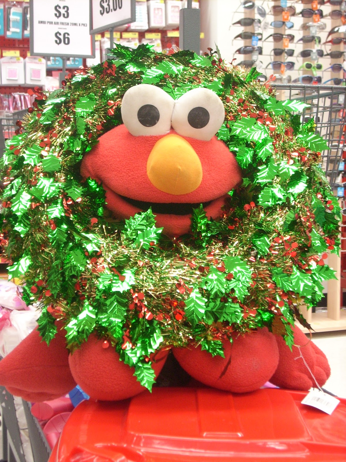 Elmo's World Trip!: Elmo goes go work with Kylie