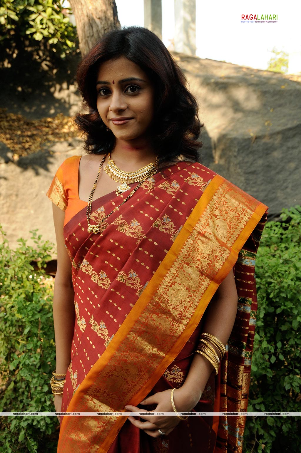 Film Actress Photos: Telugu Actress Suprena Hot In Saree