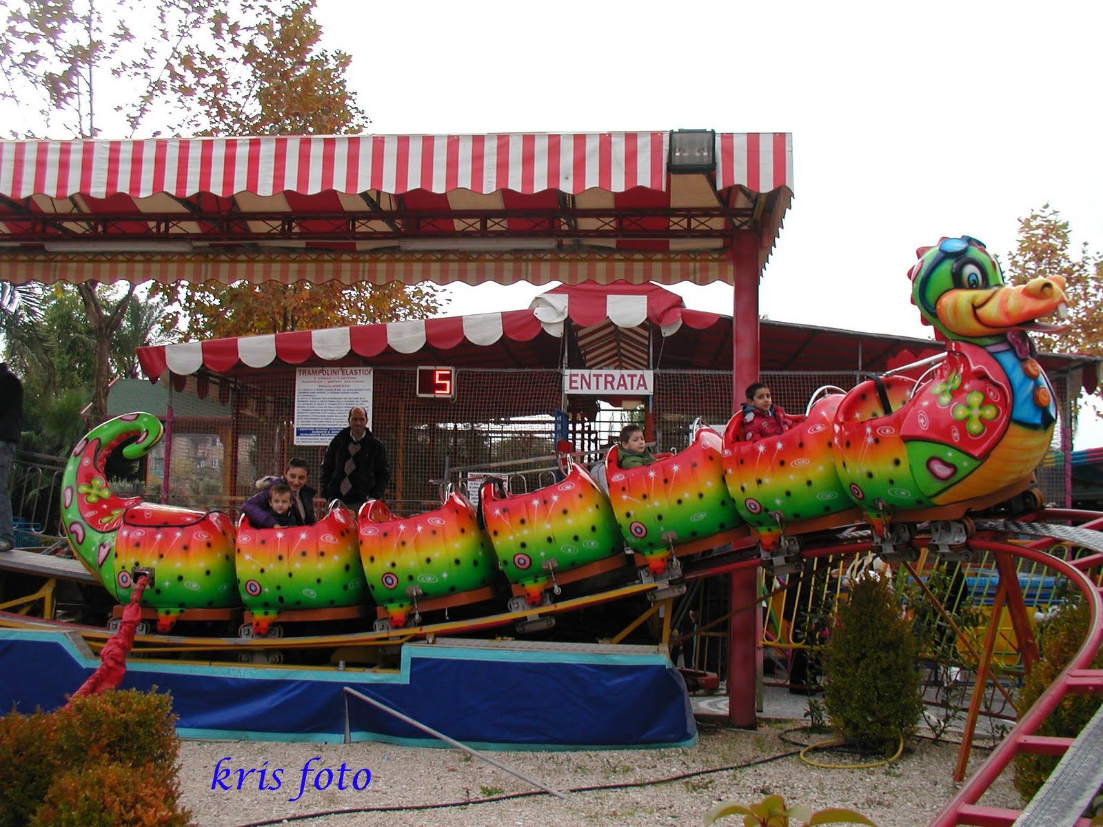 Un mondo di emozioni: Giostre - parcuri de distractii