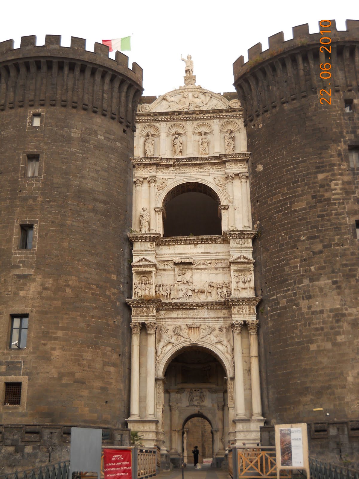 Let's Napoli: Maschio Angioino o Castel Nuovo