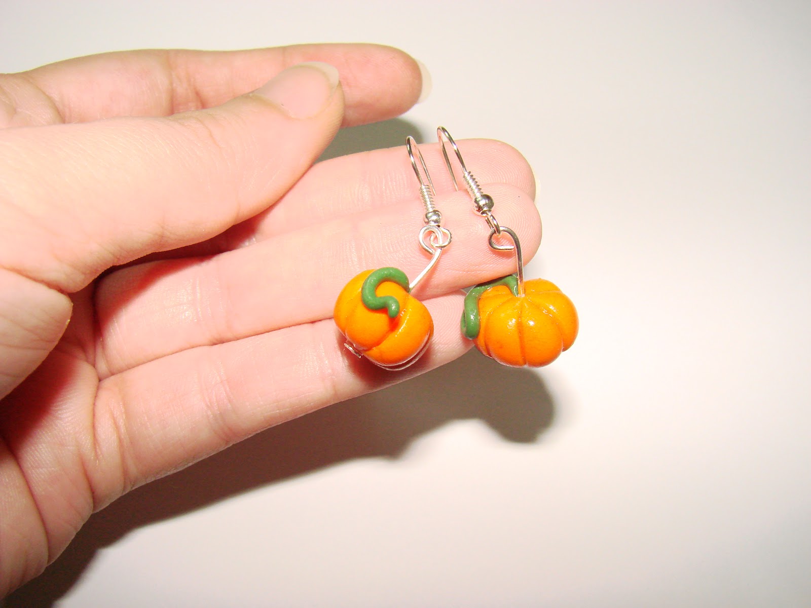 handmade: Cercei fimo Dovleci Cod Pret 8 lei 020