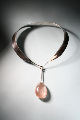 Design Mind: Modernity, Decorate Your Neck