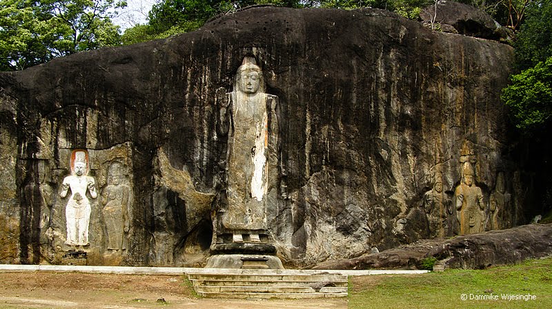Dammike Wijesinghe: Buduruwagala. Wellawaya. Sri Lanka