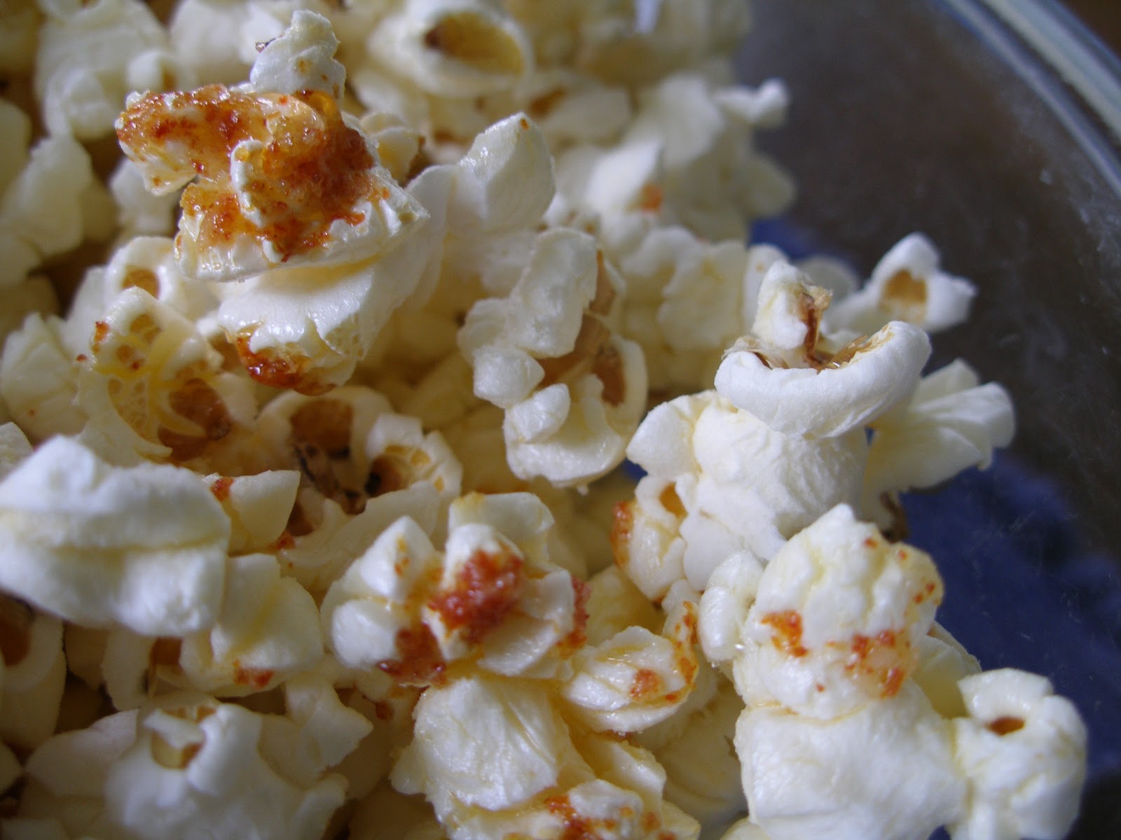 Living the Frugal Life: Harvest Snack: Ancho-Garlic Popcorn