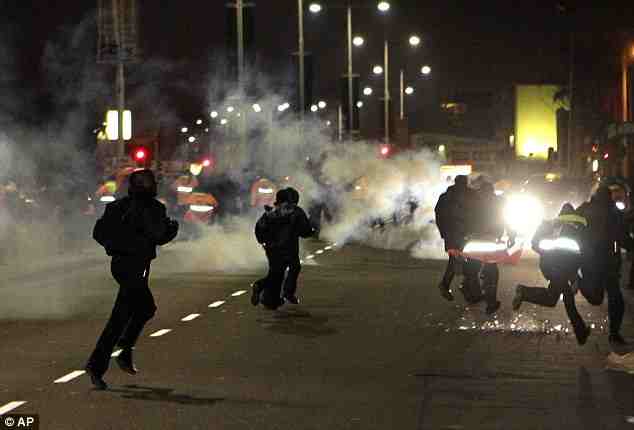 angry news from around the world: DURBAN, South Africa - Riot police ...