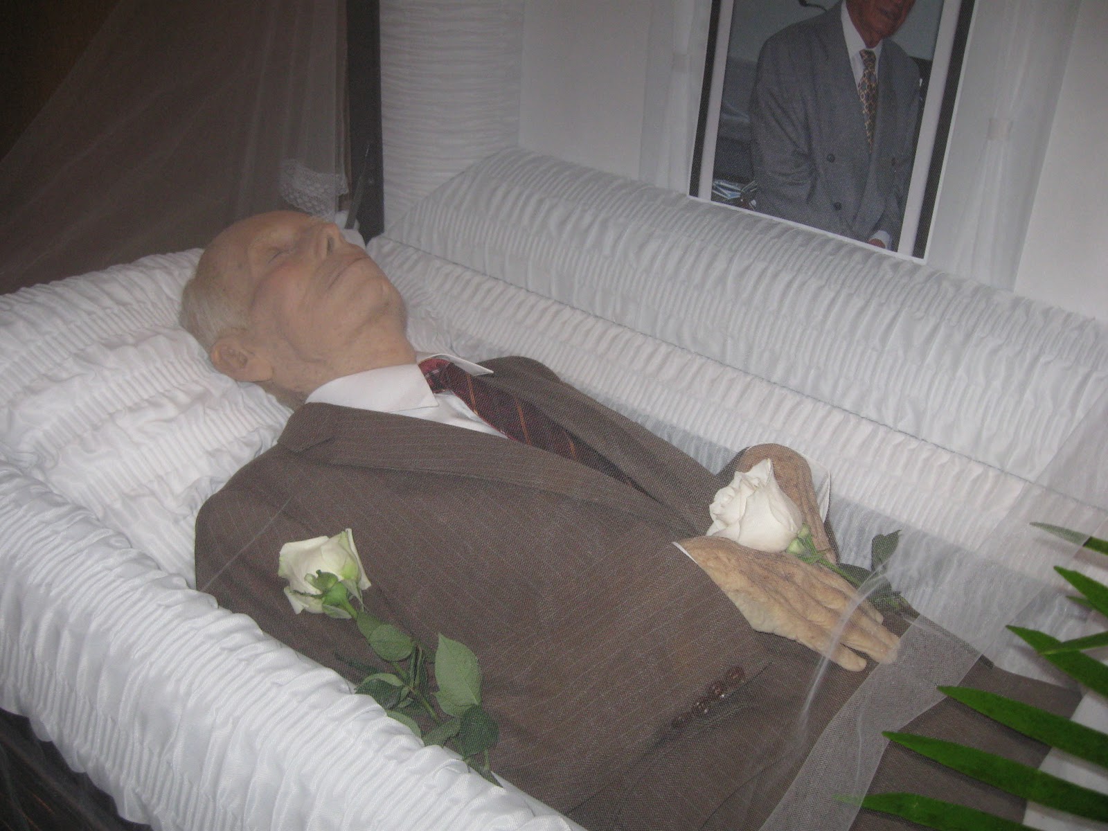 Esc. Acreditada Especializada de Bellas Artes Pablo Casals: MUERTE DE ...