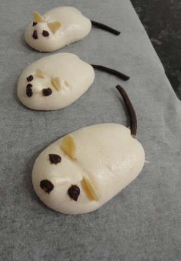 Mrs Pink's Delectable Desserts: Meringue Mice