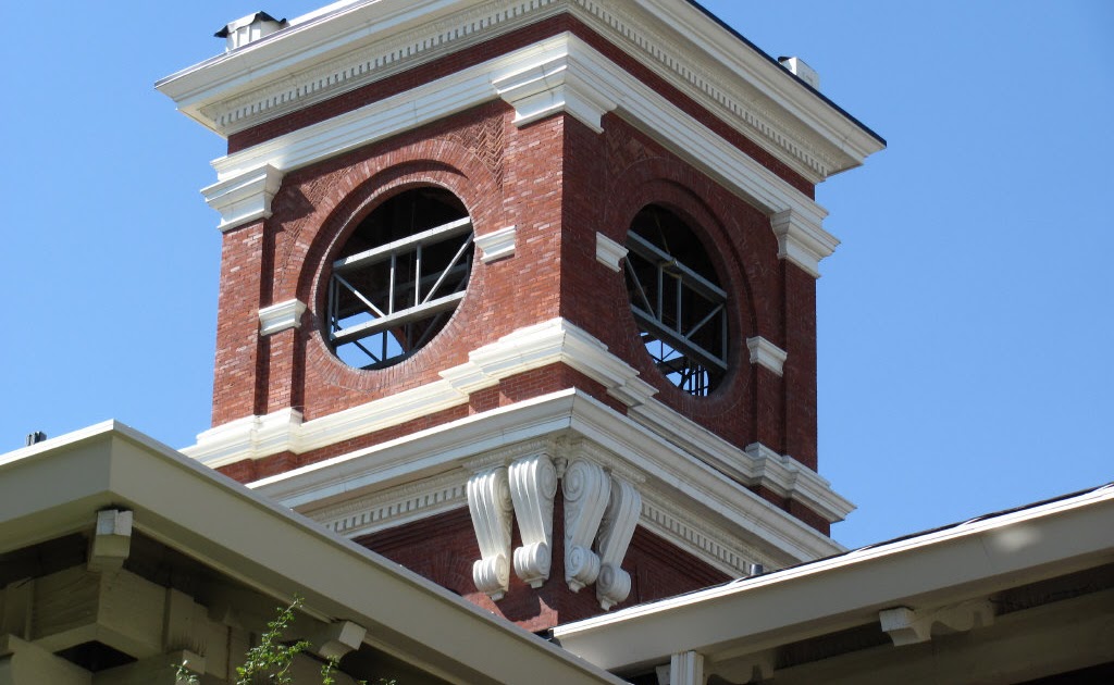 Editorials from Theslowlane: Clock missing from Bryan Hall Clock tower