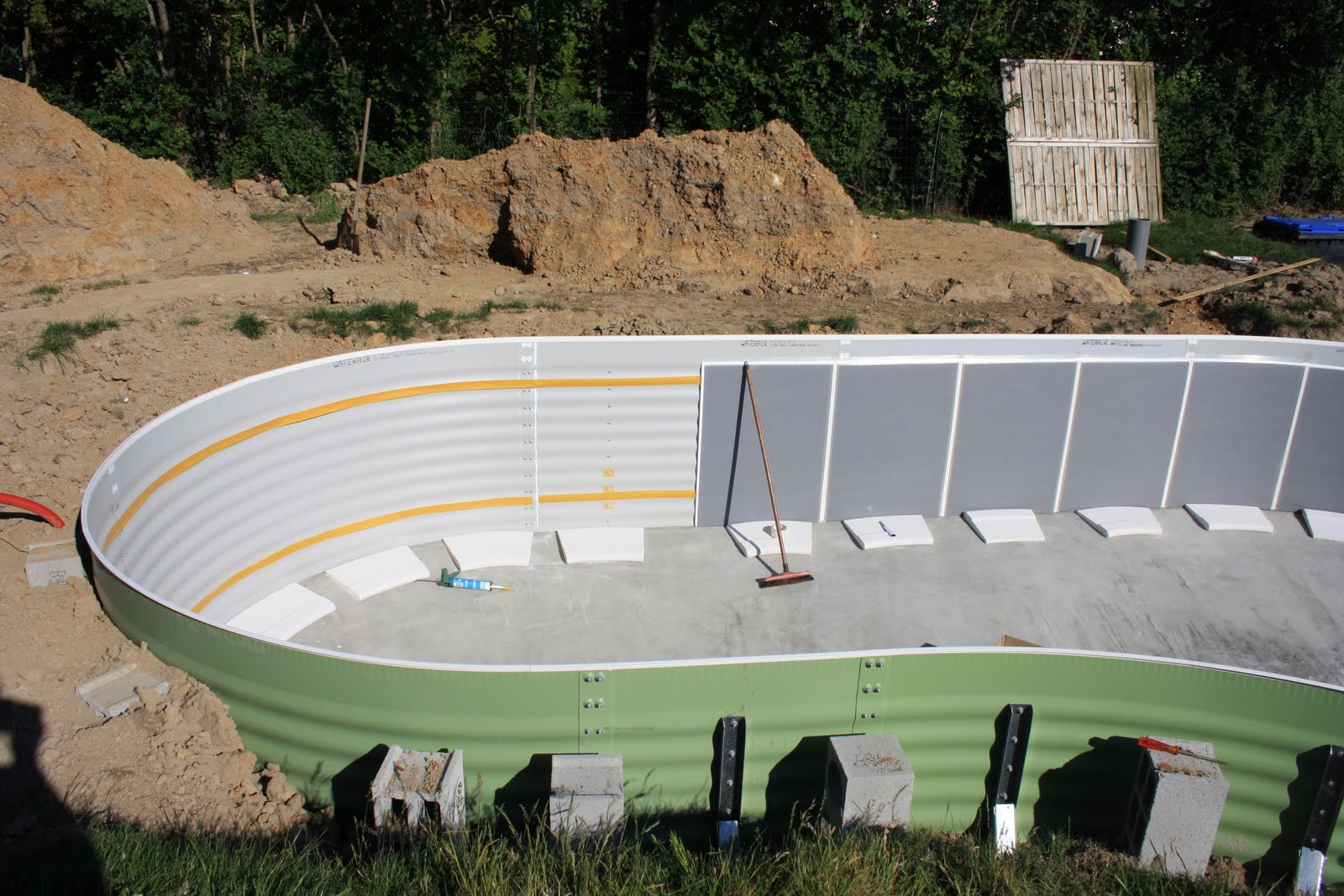 Waterair madeleine 8: ISOPLAN, POSE DU FEUTRE ET MONTAGE DU LINER