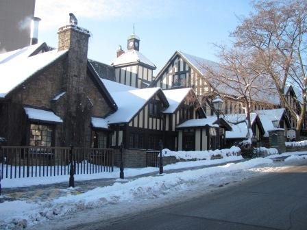 Teena in Toronto: Old Mill Inn, Toronto, ON