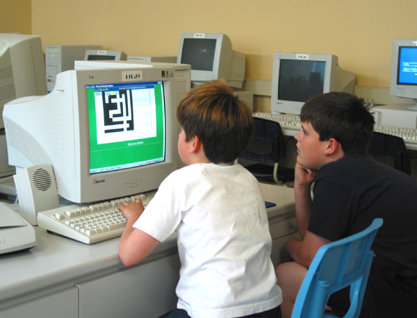 AKM Computer : Role of Computers in Education AKM Computer : Role of Computers in Education