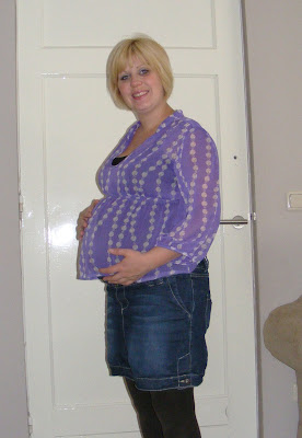 Sandra's scrapkaarten & Freubels: mijn dikke buik en bolle toet