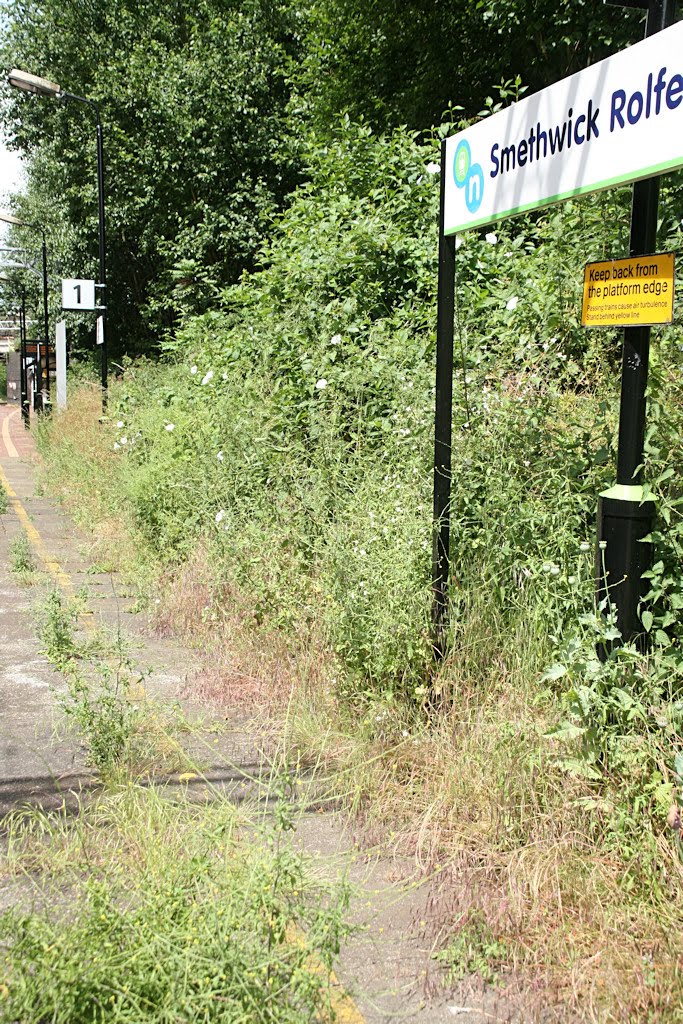 Railway Eye - the railway blog: Pointless signs - Smethwick Rolfe Street