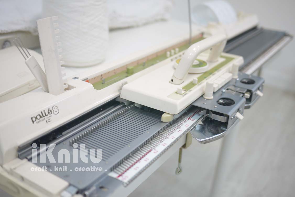 iKnitu: Brother single bed knitting machine