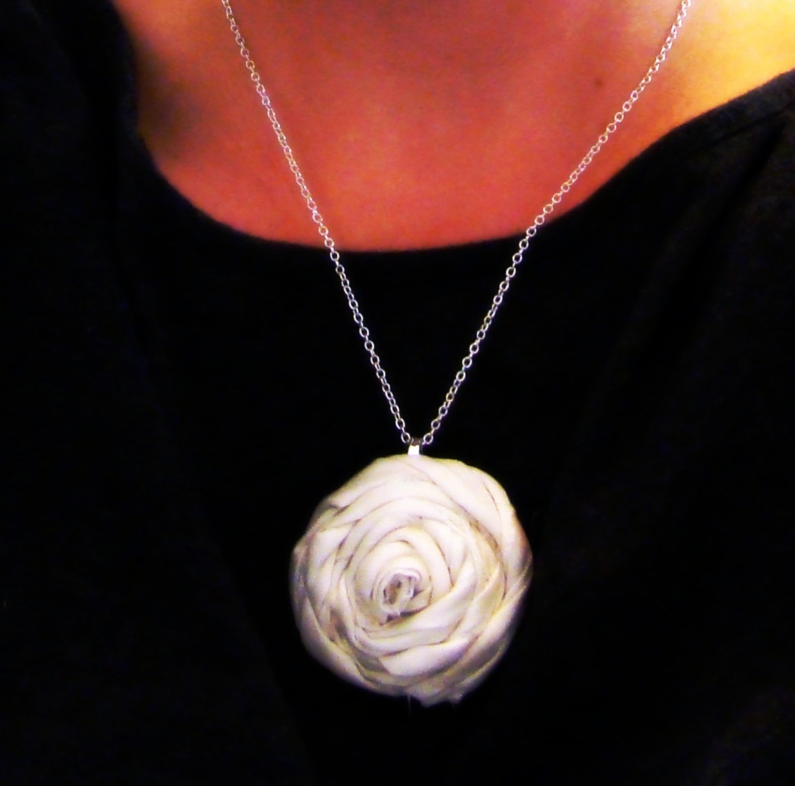 Vintage Pollyanna: Fabric Rosette Necklace on A Silver Chain Tutorial