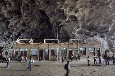 700 Years Old House: School in a Cave in China
