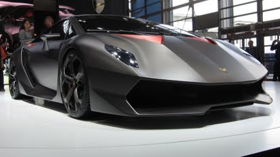 TEKNOLOJİ HARİKALARI: PARİSTE SON MODEL ARABA MODELLERİ