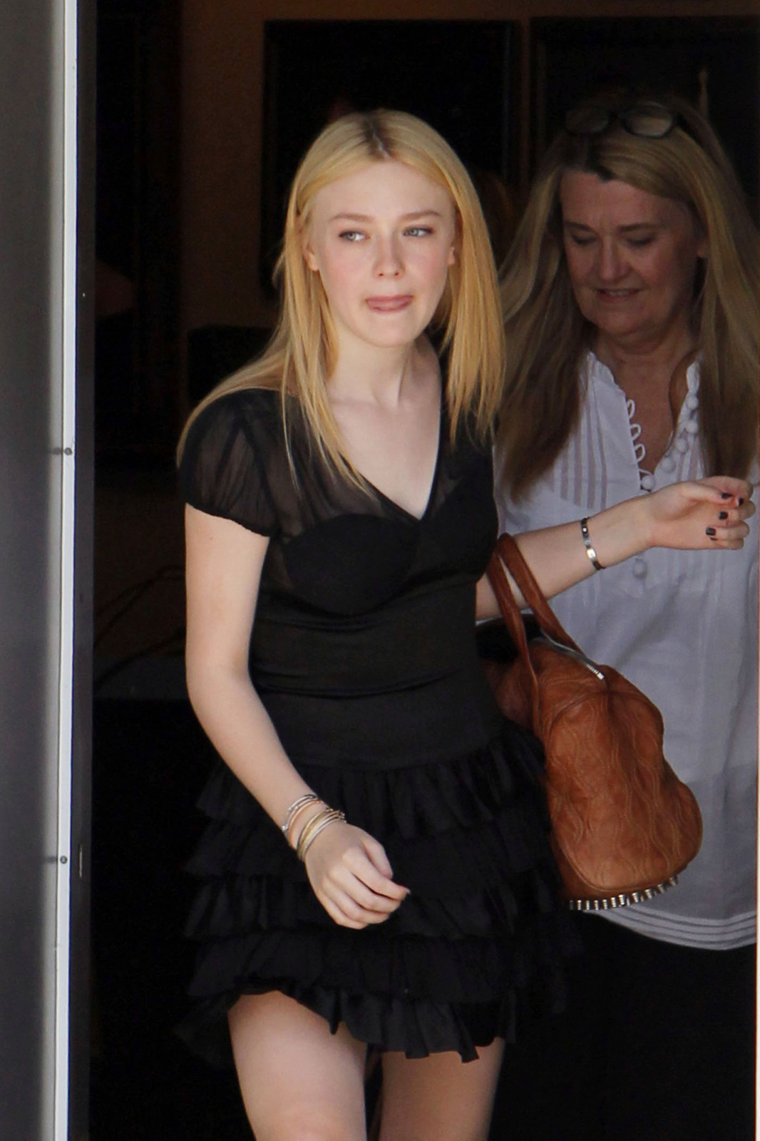 Wallpaper World Dakota Fanning Glossy Laggy